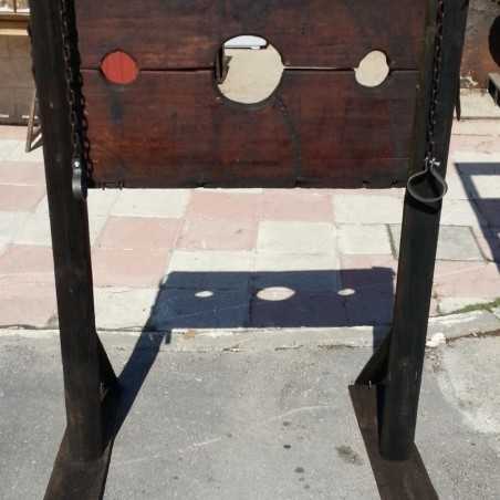 Cepo. Gran máquina de tortura. Estilo medieval. Artesanal. Mueble ...