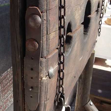 Cepo. Gran máquina de tortura. Estilo medieval. Artesanal. Mueble ...