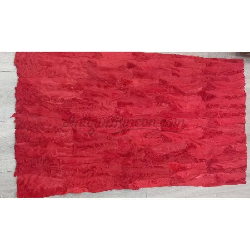 Piel. Cordero coloreada. Renta de pieles para confeccionar o decorar.