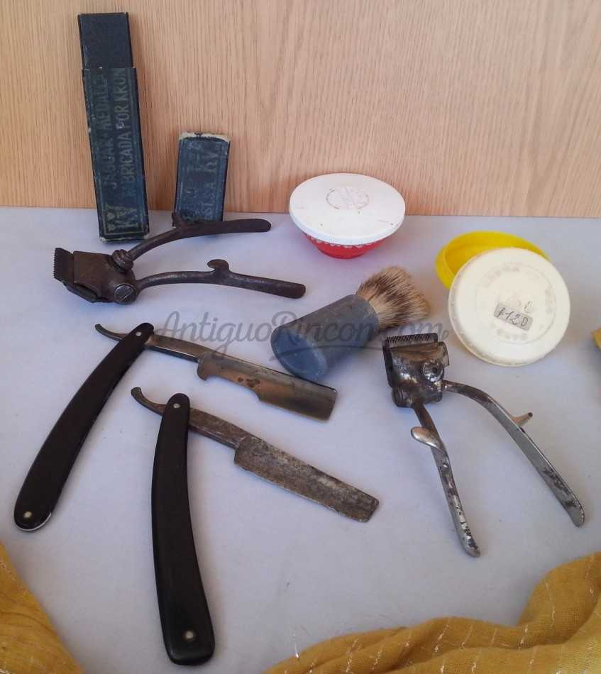 Conjunto herramientas de barbero. Antiguas. Navajas y maquinillas corte ...