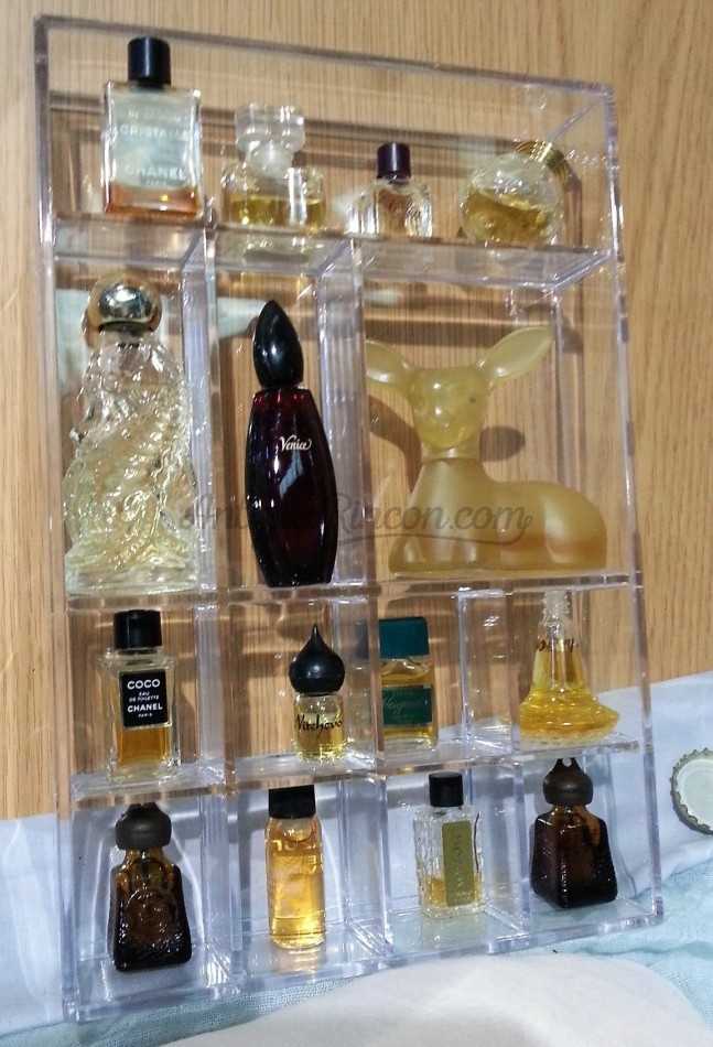 Perfumes en miniatura. Colección en expositor de metacrilato de 15 ...