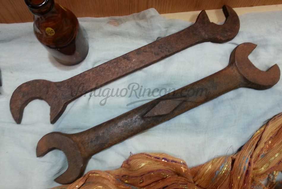 Llaves fijas de mecánico. Grandes y fuertes. Viejas y emblemáticas ...