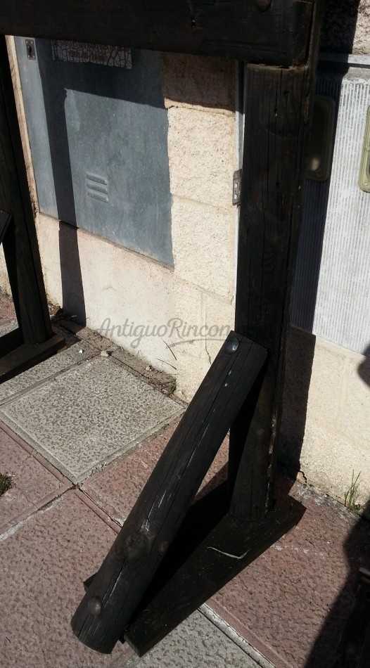 Cepo. Gran máquina de tortura. Estilo medieval. Artesanal. Mueble ...